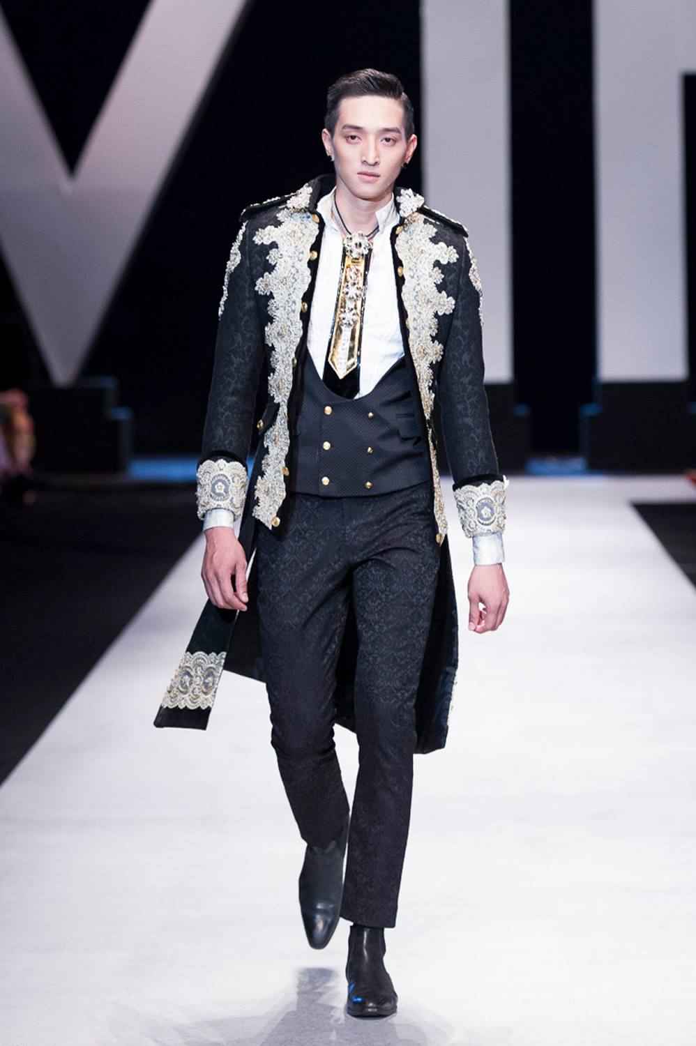 Le Long Dung Spring-Summer 2018 - Vietnam International Fashion Week