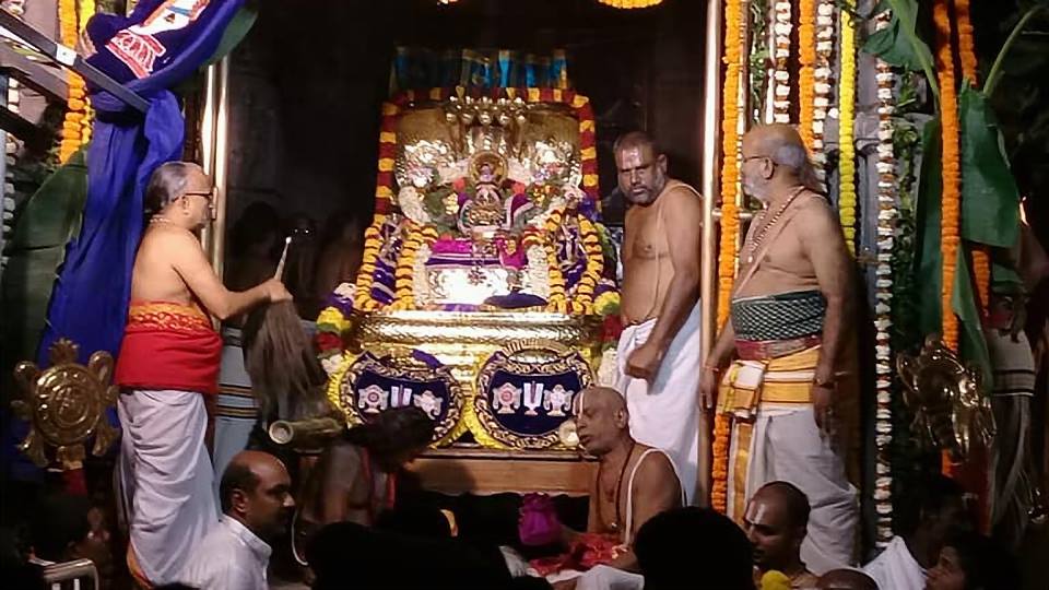 Vaikunta Ekadasi at Simhachalam Appanna Temple | 2017 Vaikunta Ekadasi ...