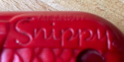 The Girl Who Likes Old Stuff: Snippy: Vintage Electric Scissors