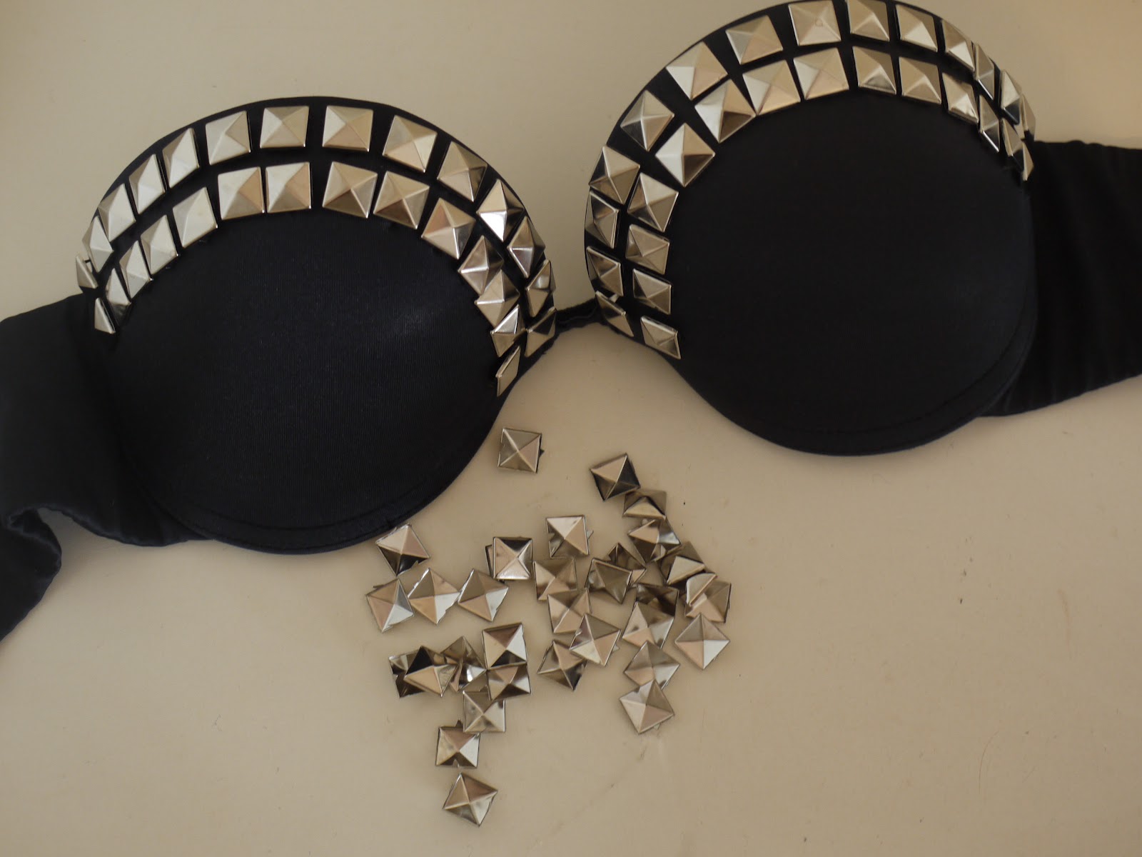 Rodicas Boutique: Studded Bra- DIY
