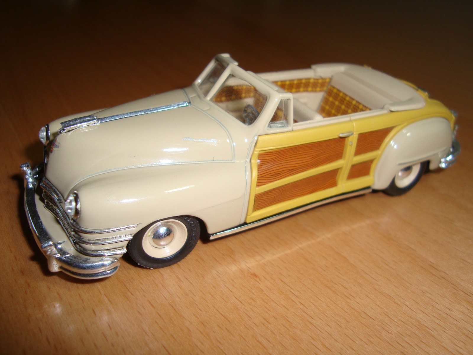 Oscar's Classic Model Cars Collection: 1947 Chrysler Town and Country