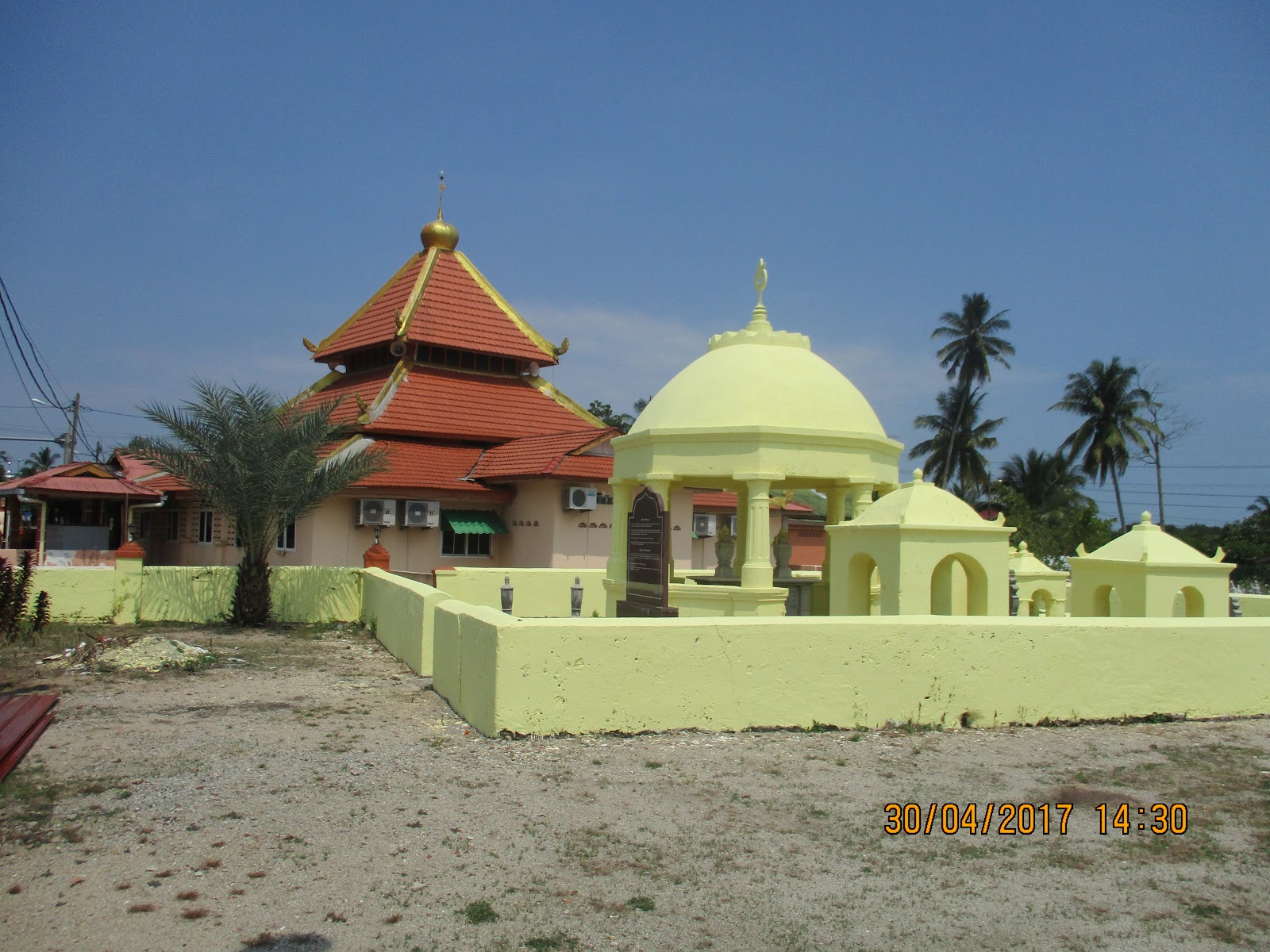 BESI WAJA: Makam Almarhum Sultan Ali Di Umbai