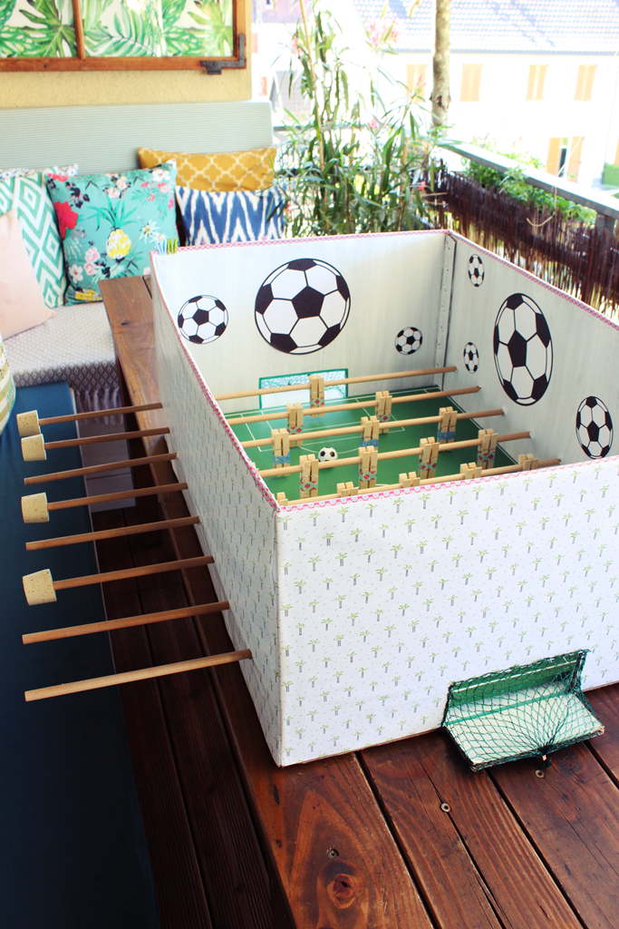 {DIY} Fußballkicker aus Karton für den Tisch