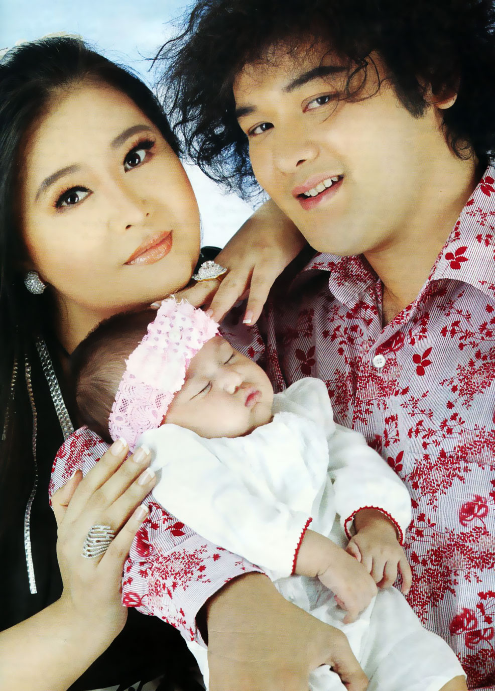 Htet Htet Moe Oo + Zu Myat Htet's Happy Family Photos | Myanmar Celebrity Couple Photos!