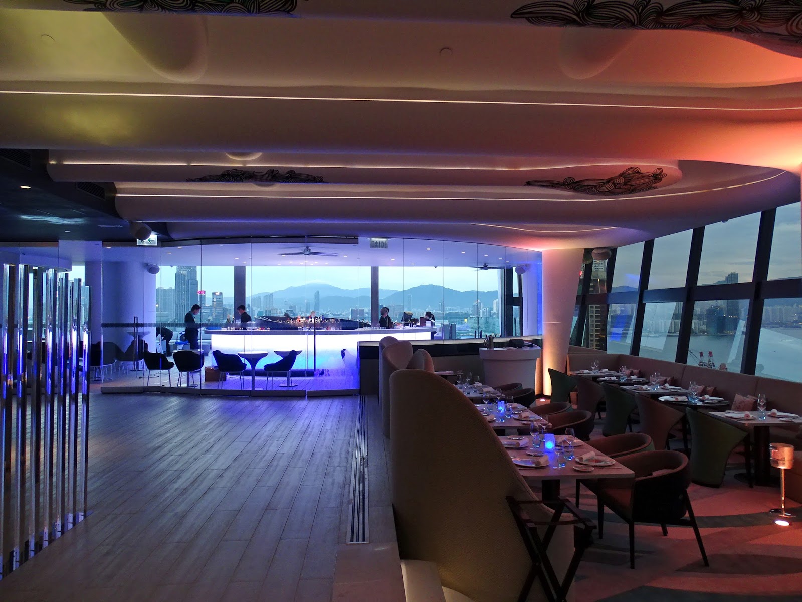 Skye Rooftop Bar and Restaurant (Hong Kong, CHINA) ★★★★☆ | A traveling ...