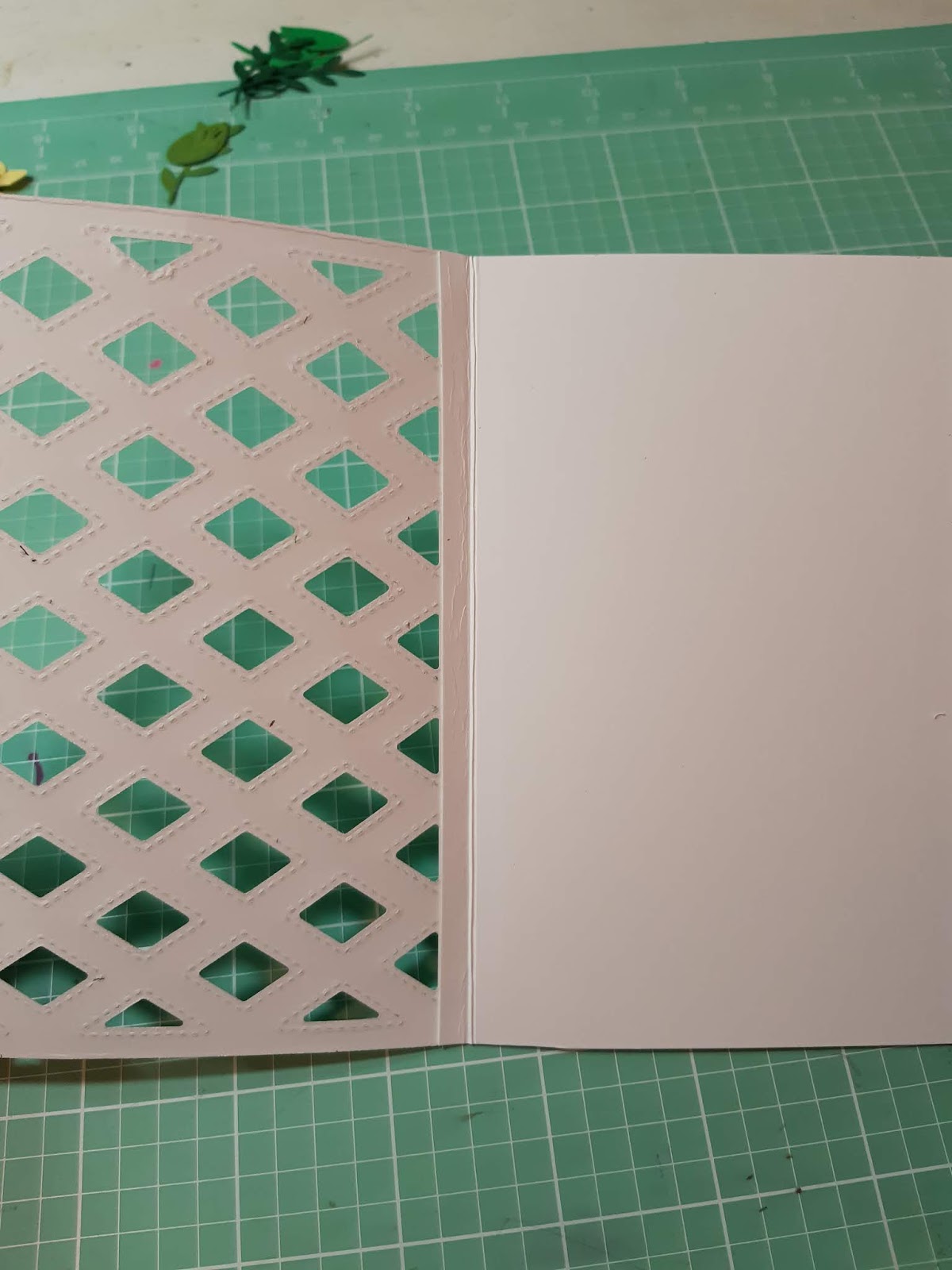 Dies R Us: Flowering Lattice Card