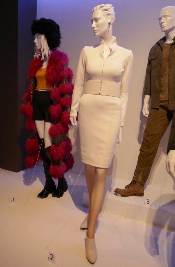Hollywood Movie Costumes and Props: Blade Runner 2049 film costumes on ...