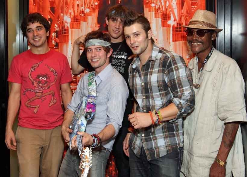 THE 100 MONKEYS HELP OUT VEGAS CHARITY