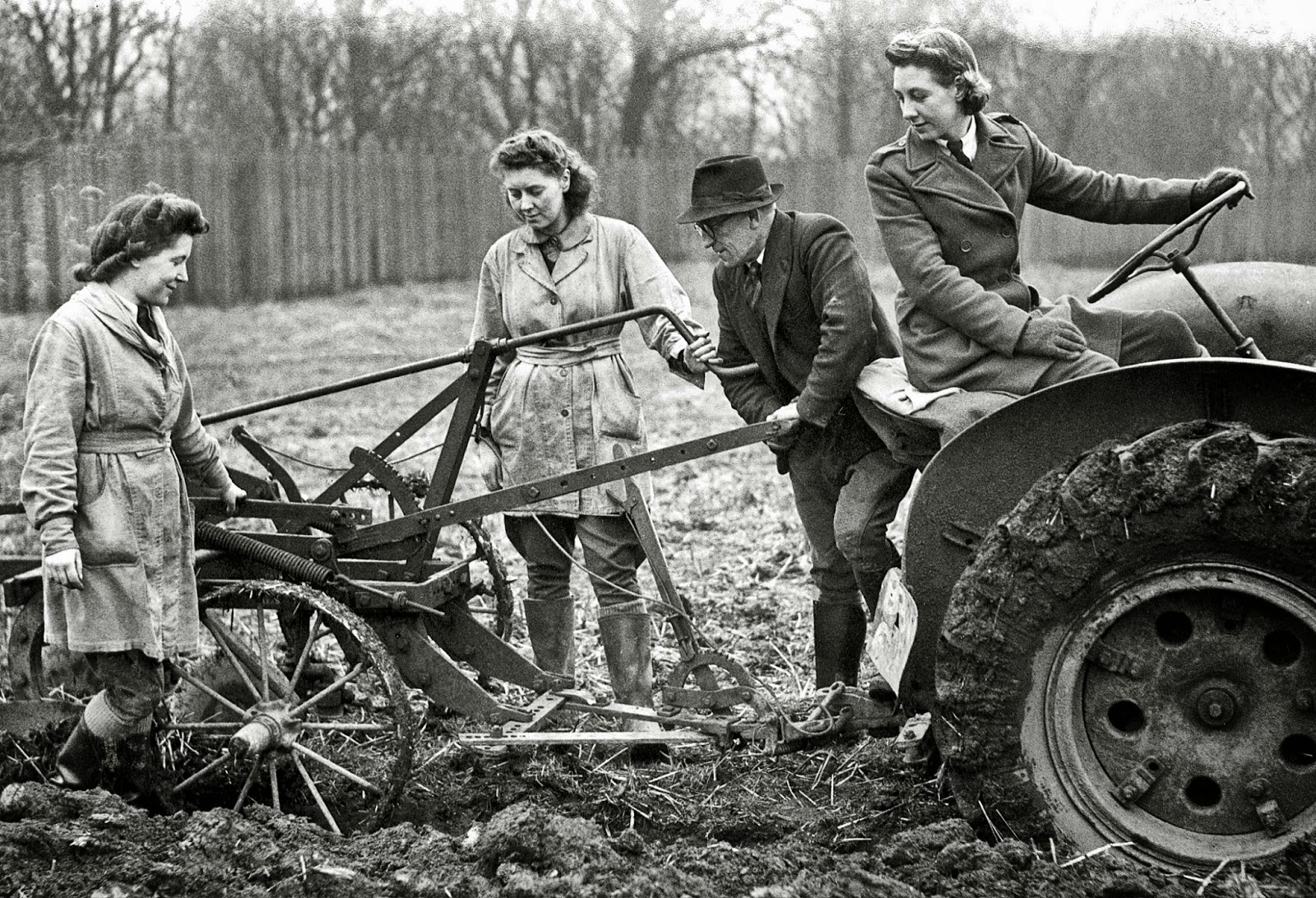 Vintage Photos of Land Girls During World War II ~ Vintage Everyday