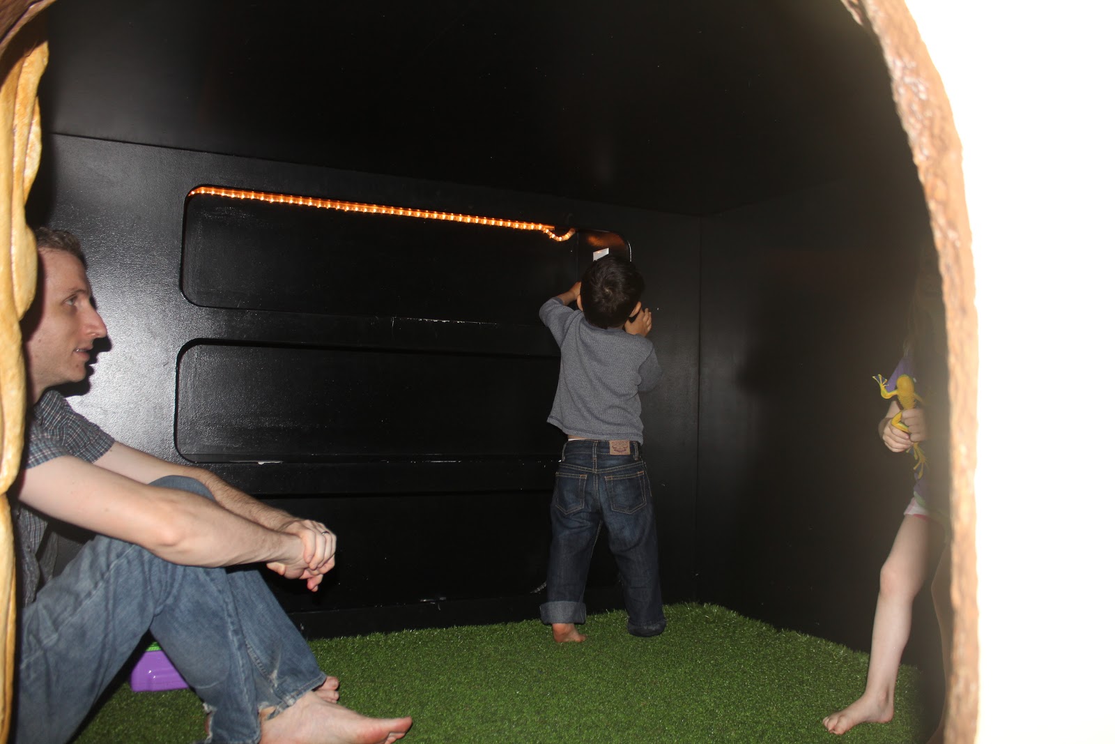 Niam's World: Going on a bear hunt! Big Dark cave...