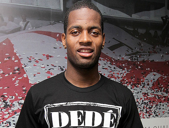 Ídolo do Vasco e melhor zagueiro do Brasil em 2010 e 2011 tem a ...