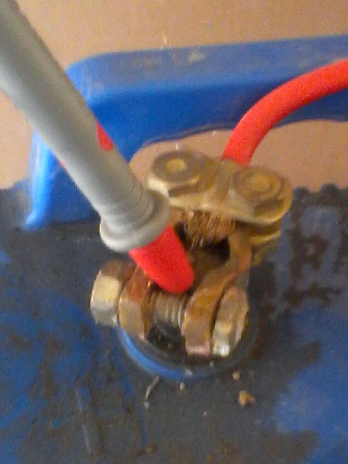 How to test battery voltage using multimeter (Digital - Analog)