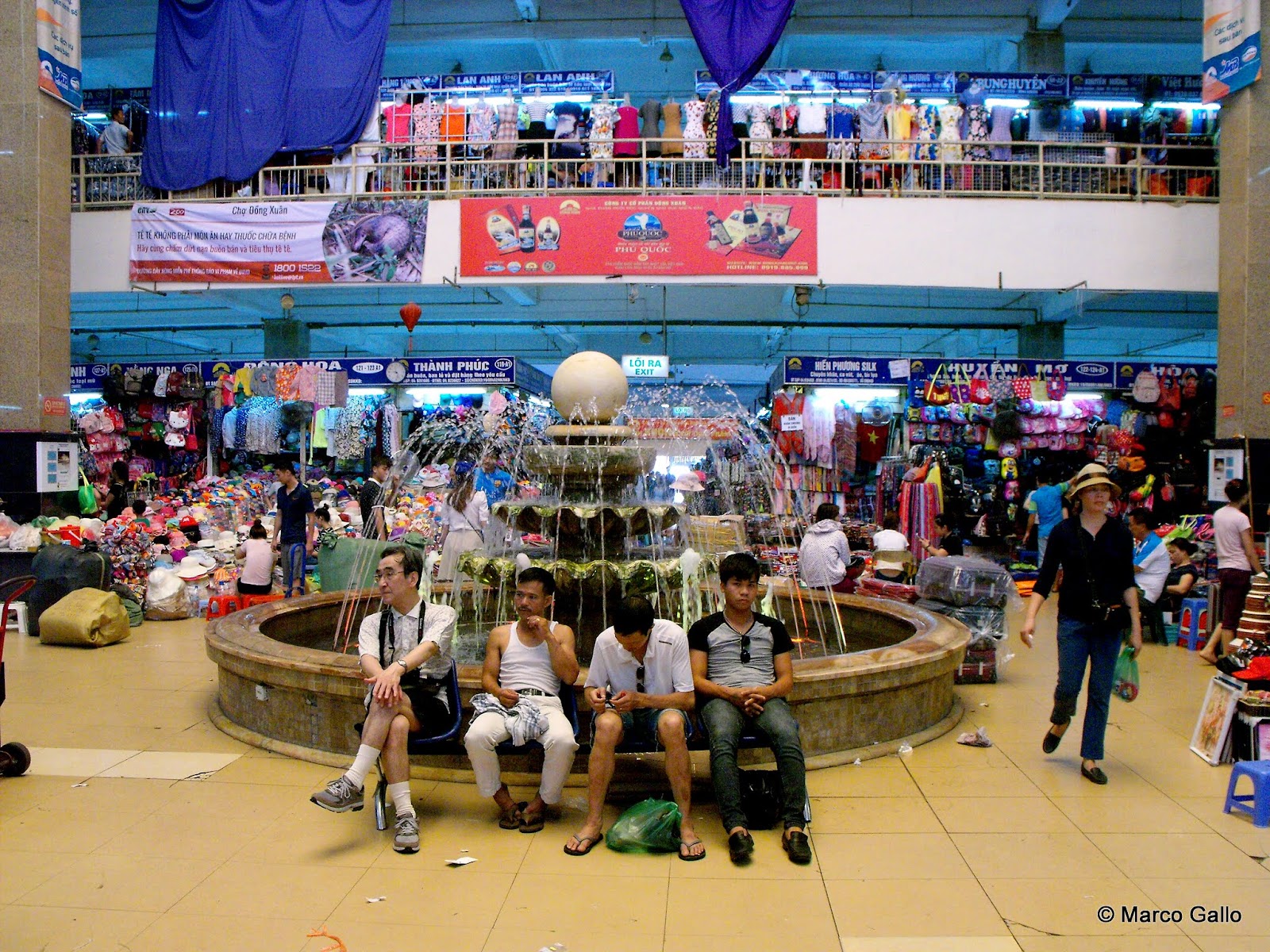 Vivir viajando: MERCADO CHO DONG XUAN, HANOI. VIETNAM