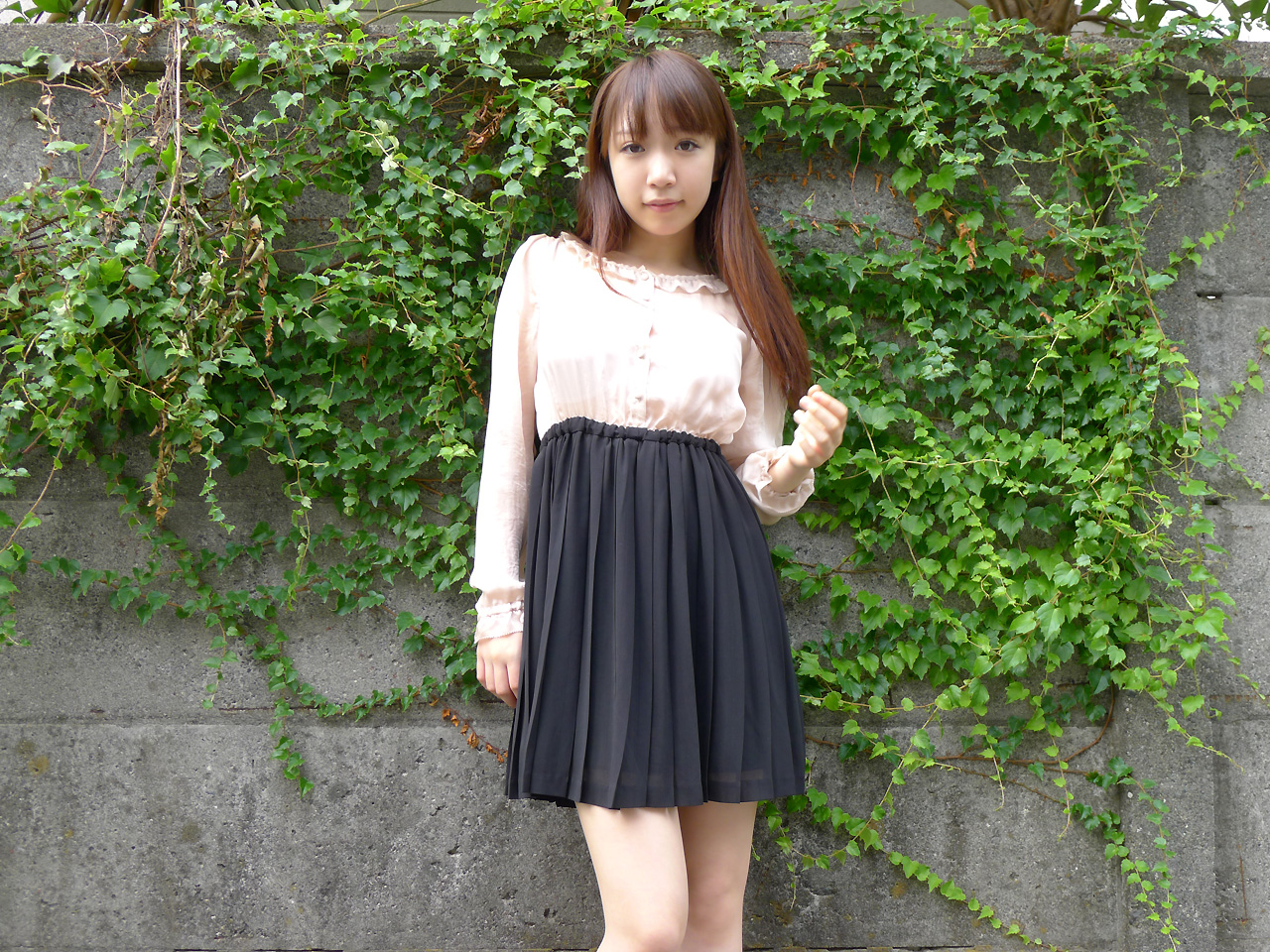 Airi Shimizu Japanese Sexy Model Sexy Black Skirt Outdoor Fashion Photo