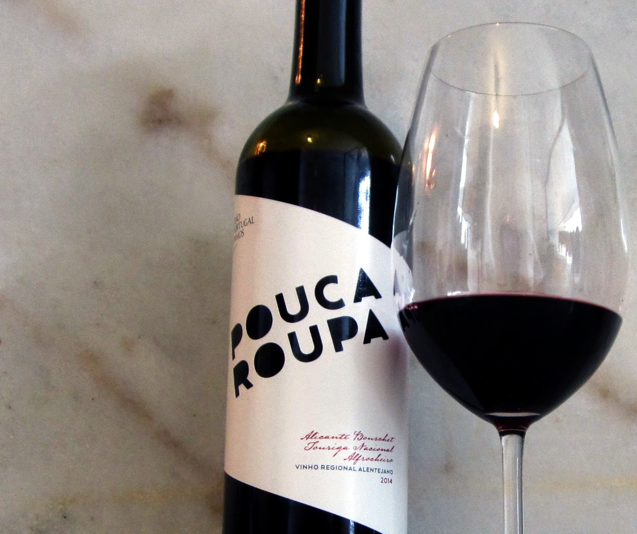 GARFICOPO: Pouca Roupa tinto 2014