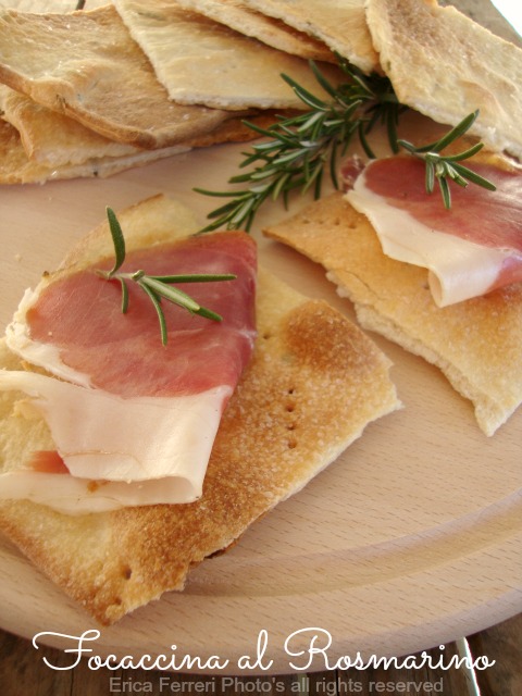 Ogni riccio un pasticcio - Blog di cucina: Focaccina fina e croccante ...