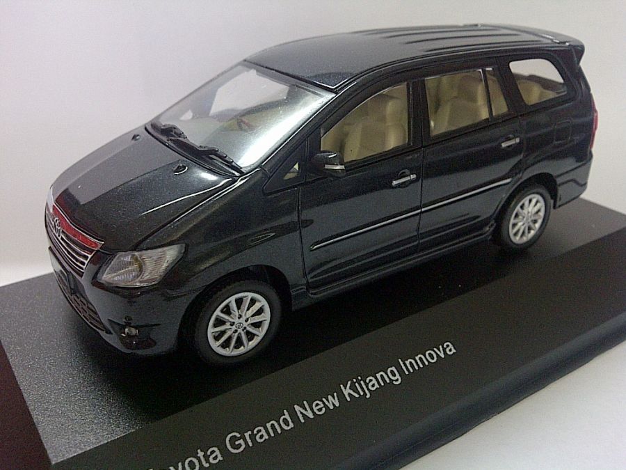 Diecast Miniatur Mobil Toyota Kijang Innova | DIECAST MINIATUR MOTOR ...