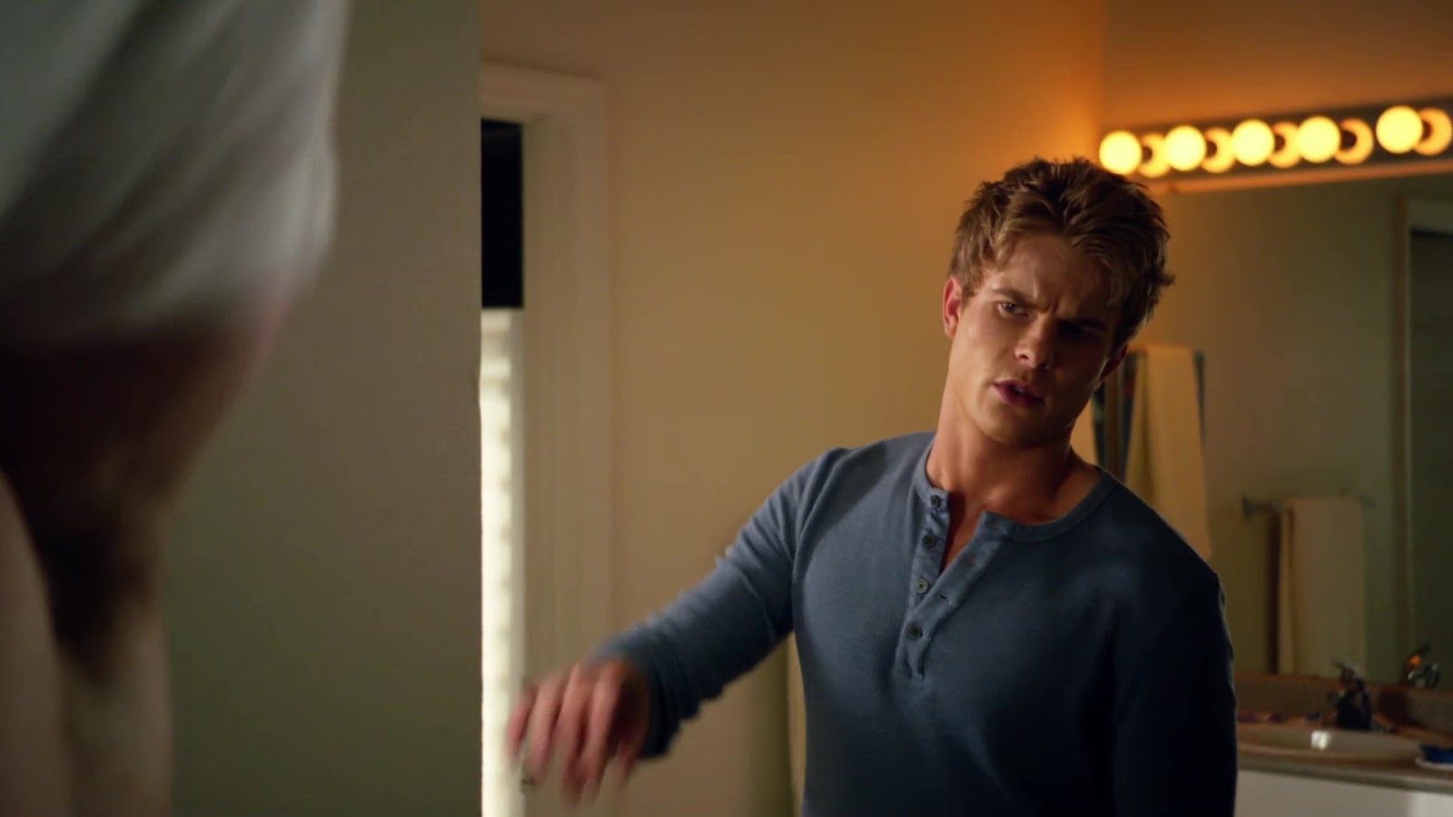 ausCAPS: Brian J Smith shirtless in Quantico 1-01 "Run"