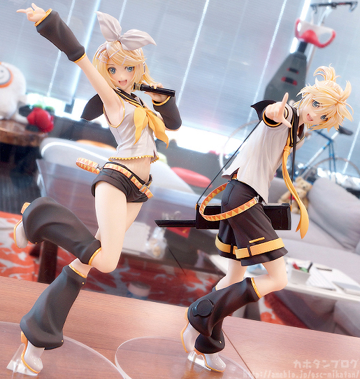 Vocalover: 1/7 Scale Painted Figure Kagamine Rin & Kagamine Len Tony ...
