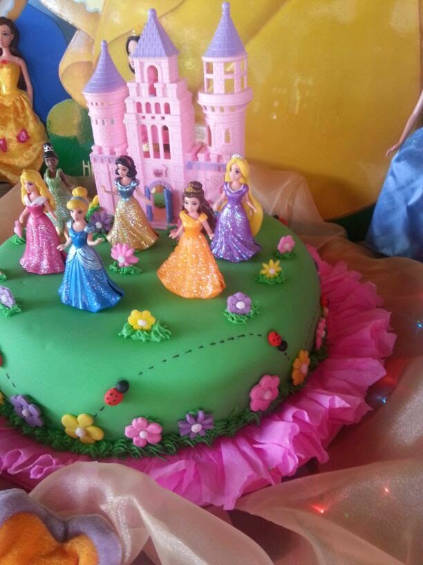 TORTA Y GELATINA DE PRINCESAS DISNEY
