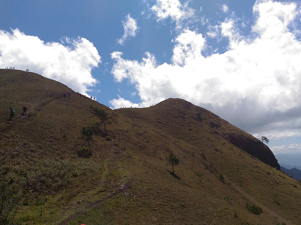 Hiking Mount Ulap at the Most Opportune Time - Nomadic Experiences
