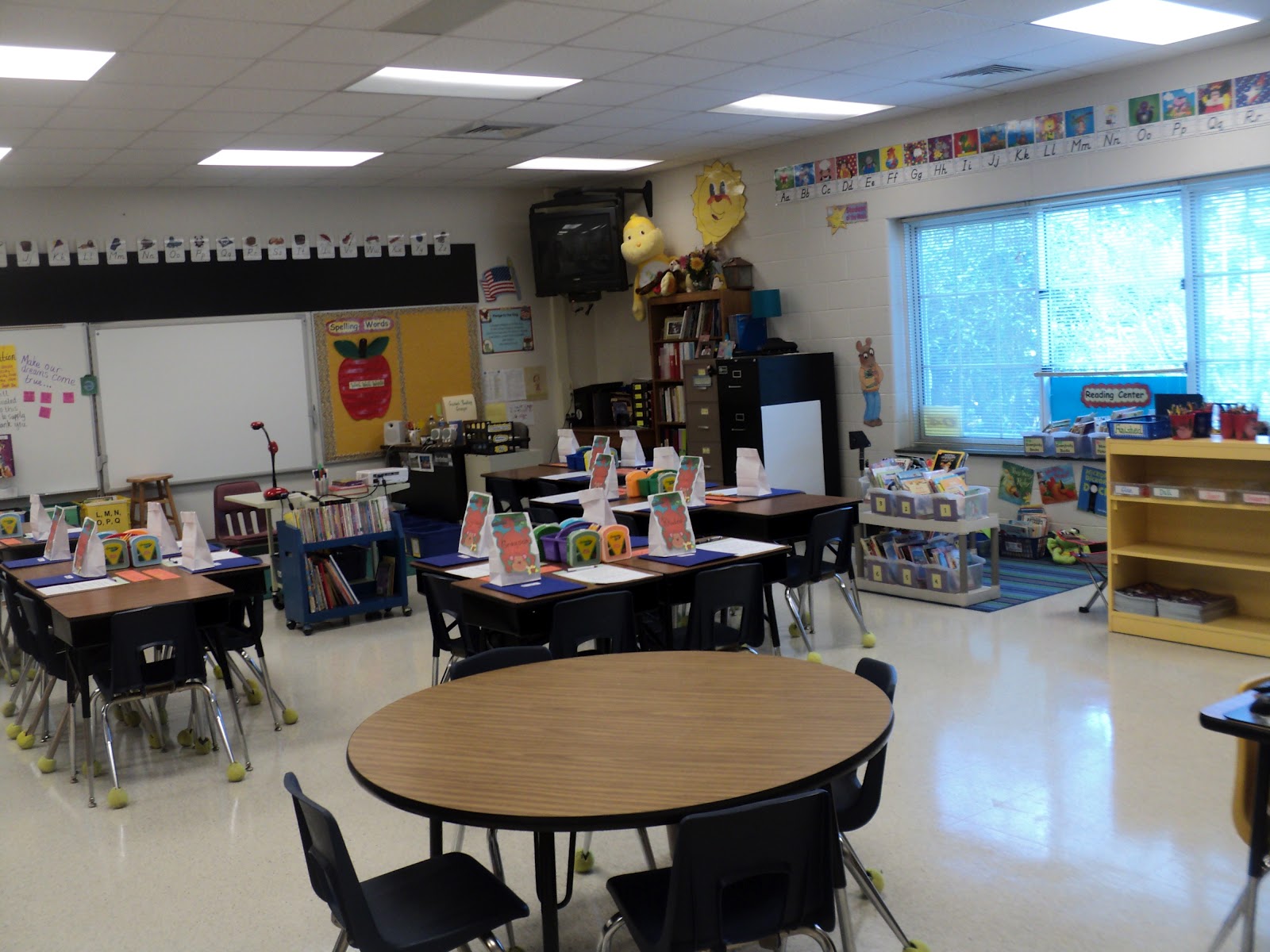 Teaching With Z: Tour of my First Grade Classroom