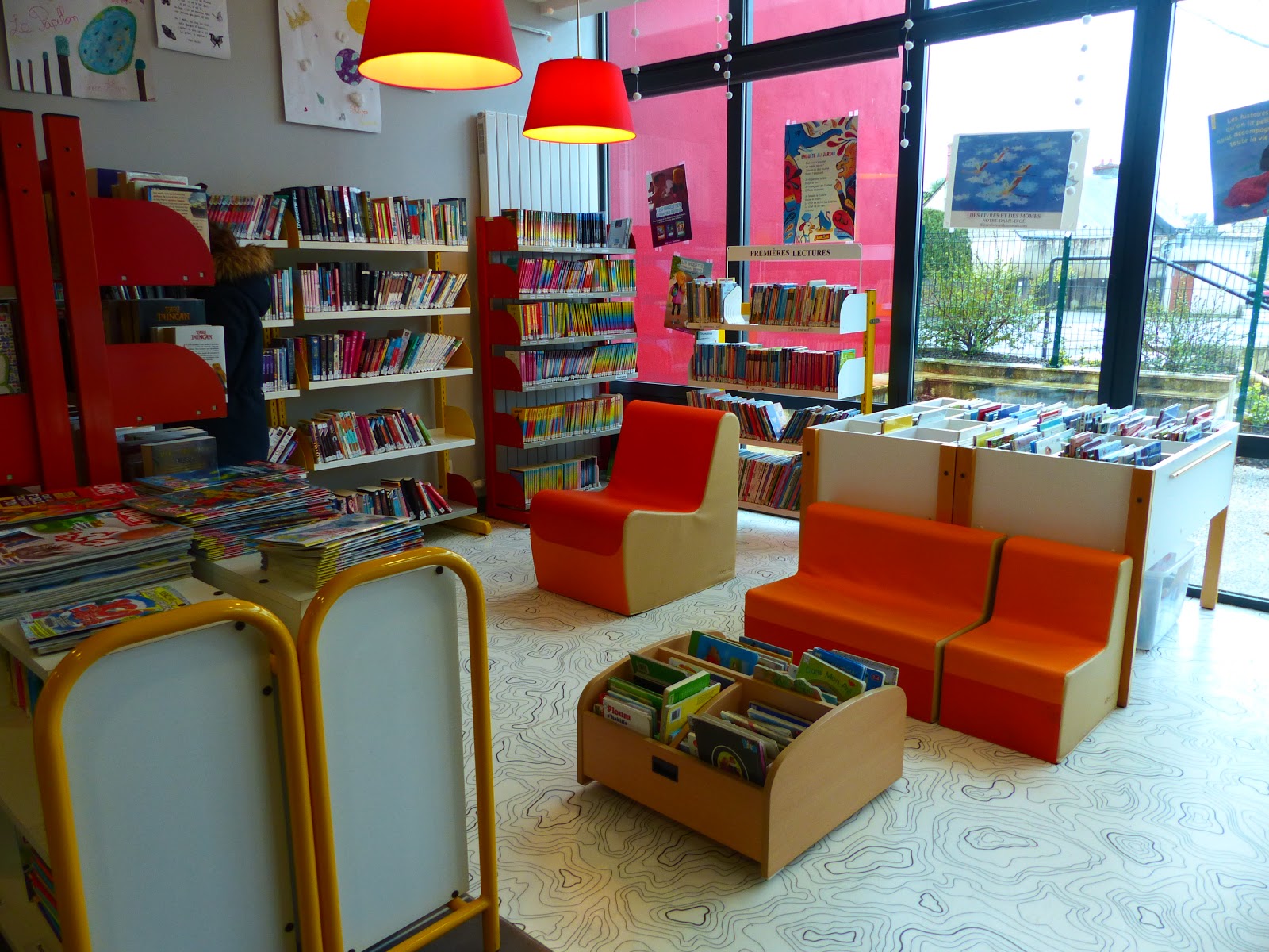 Notre Dame d'Oé: A la bibliothèque municipale ....