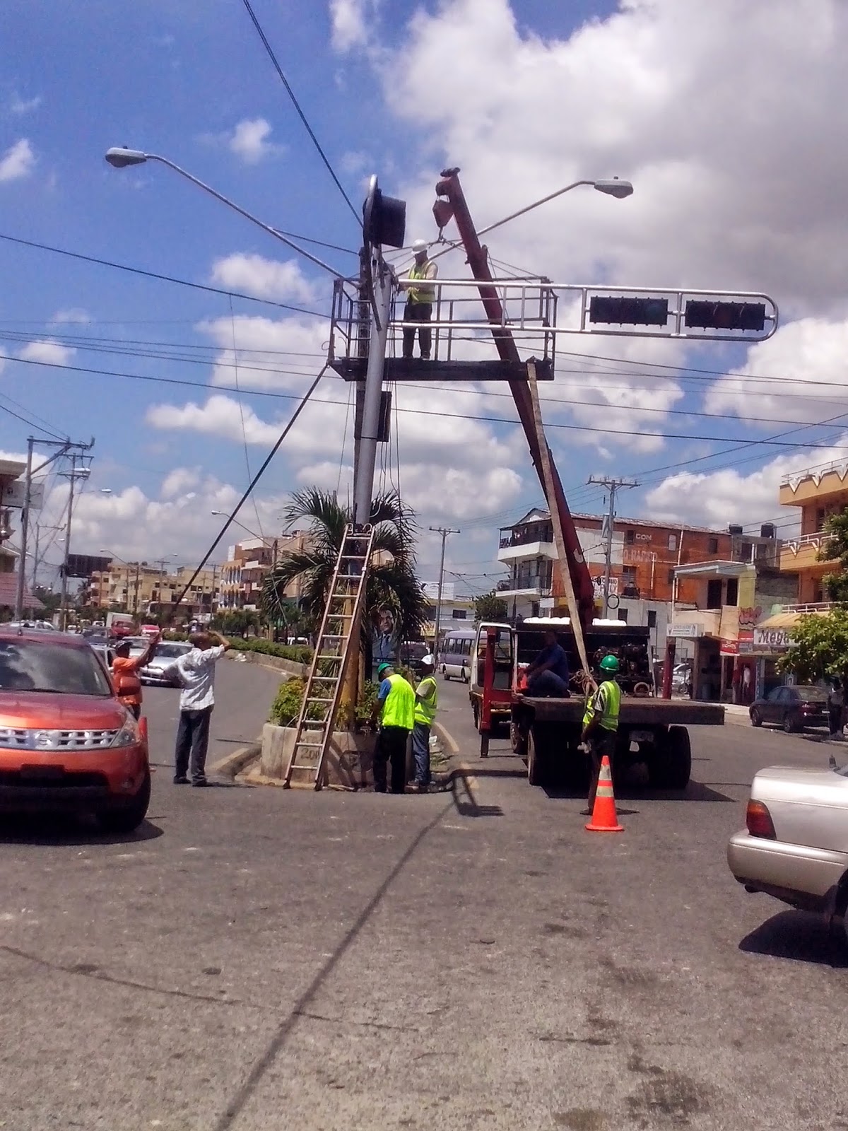 DIRECCIÓN DE AMET Y ALCALDÍA DE SANTO DOMINGO ESTE REPARAN SISTEMAS DE ...