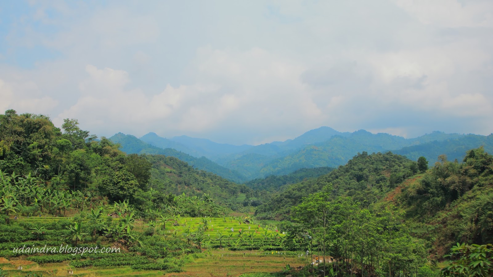 Hiking ceria ke Goa Agung Garunggang Geopark-Sentul, Bogor