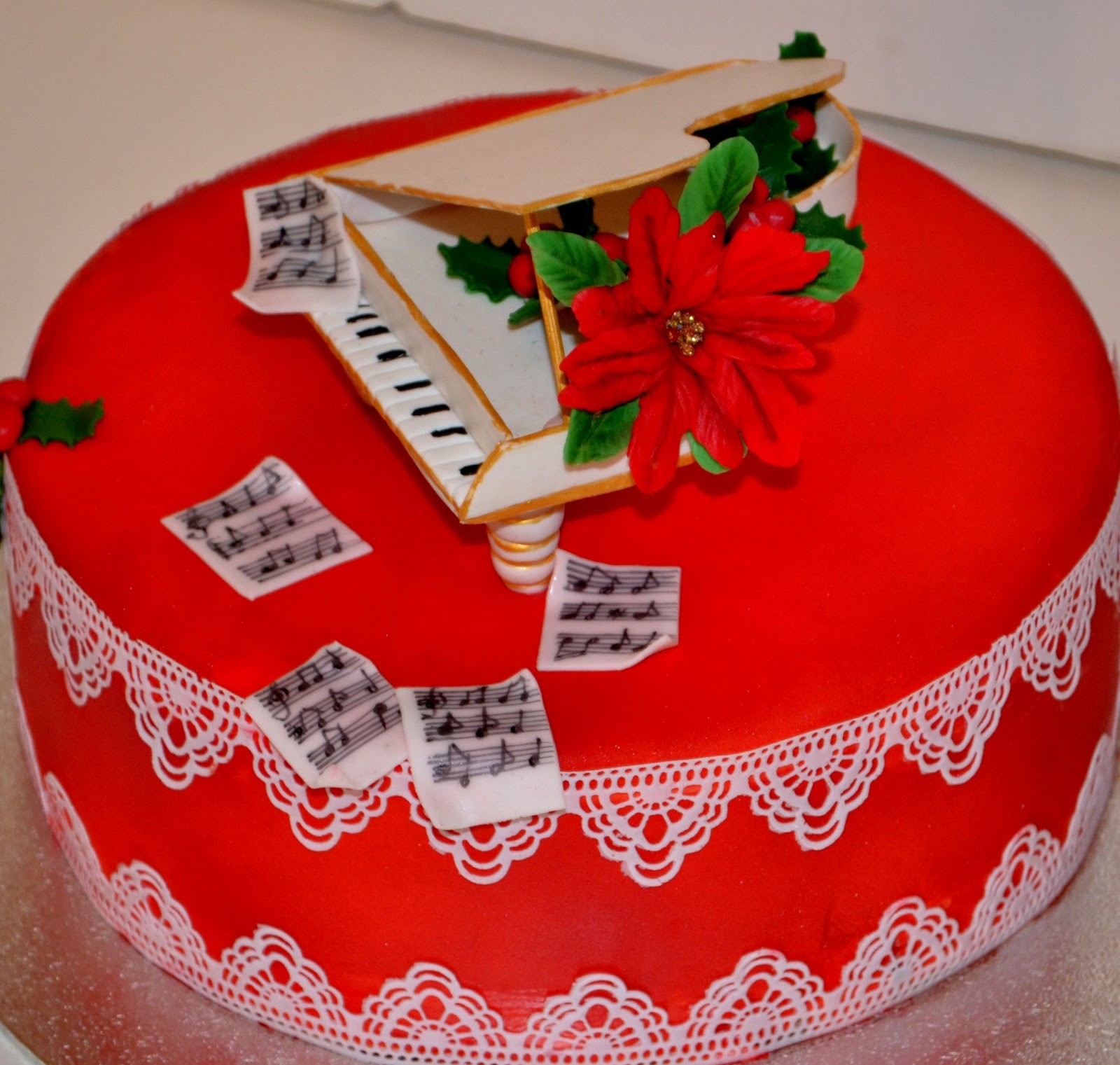 CARMEN'S ART CAKES -Bucuresti: Tort cu pian