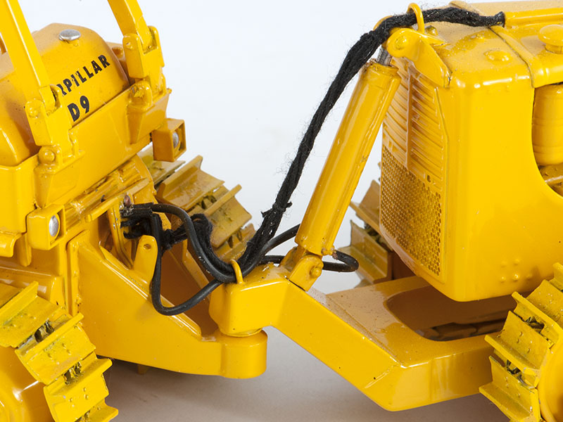 MiniMovers: LATEST ADDITION! Caterpillar DD9G “QUAD” [EMD 1:50]