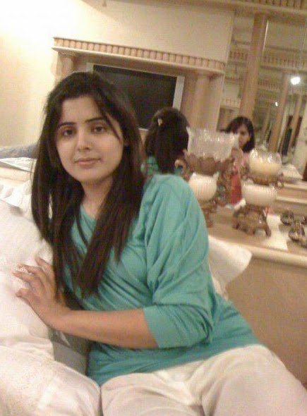 Celebrate Every Festival Sexy Hot Indian Girls Photo Pictures Image