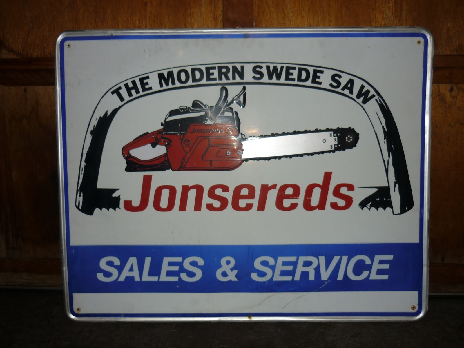 VINTAGE CHAINSAW COLLECTION: CHAINSAW SIGNS COLLECTION. (PICTURES).