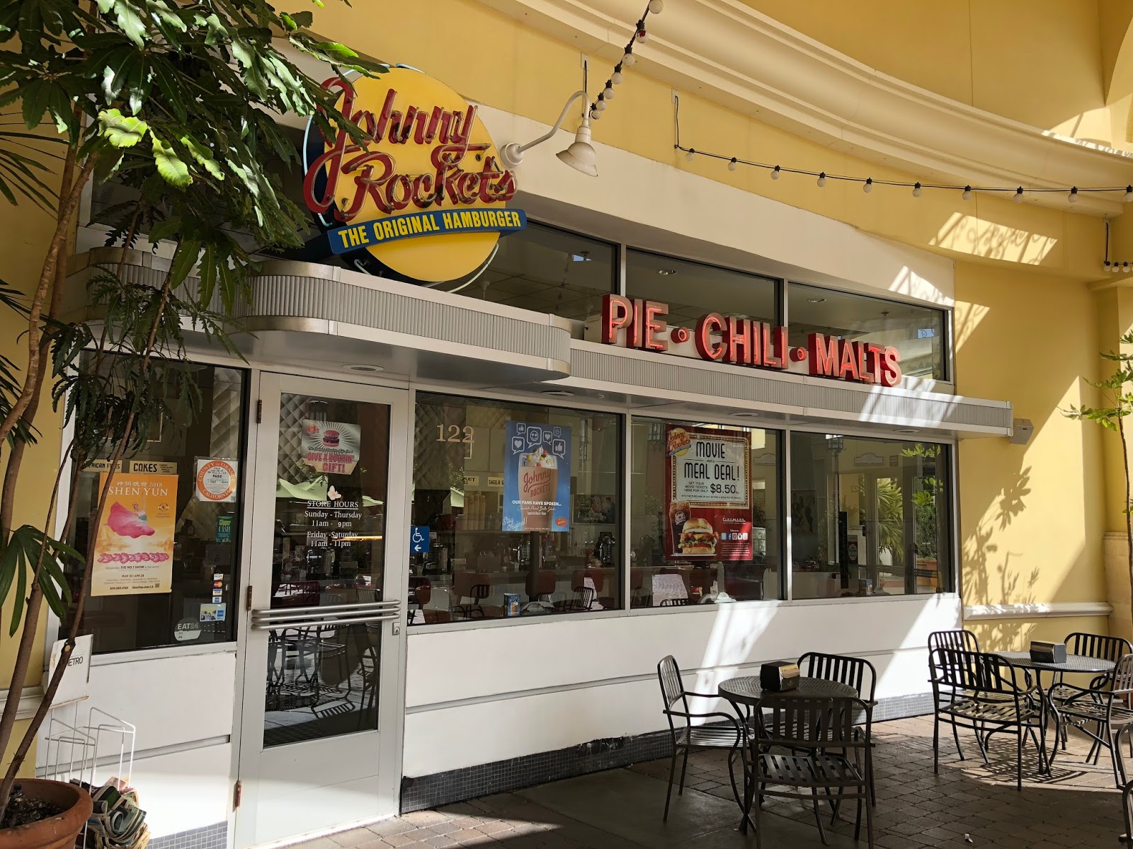 Johnny Rockets (Los Angeles, USA) ★★★☆☆ | A traveling foodie's ...