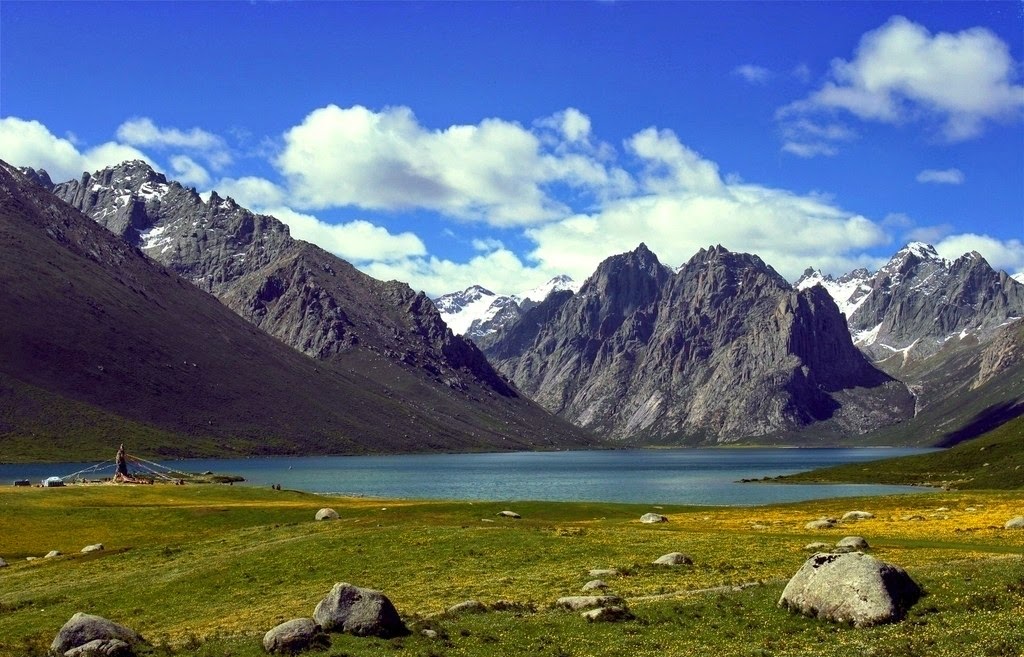 Xinjiang Travel Guide: Tian Shan Mountains