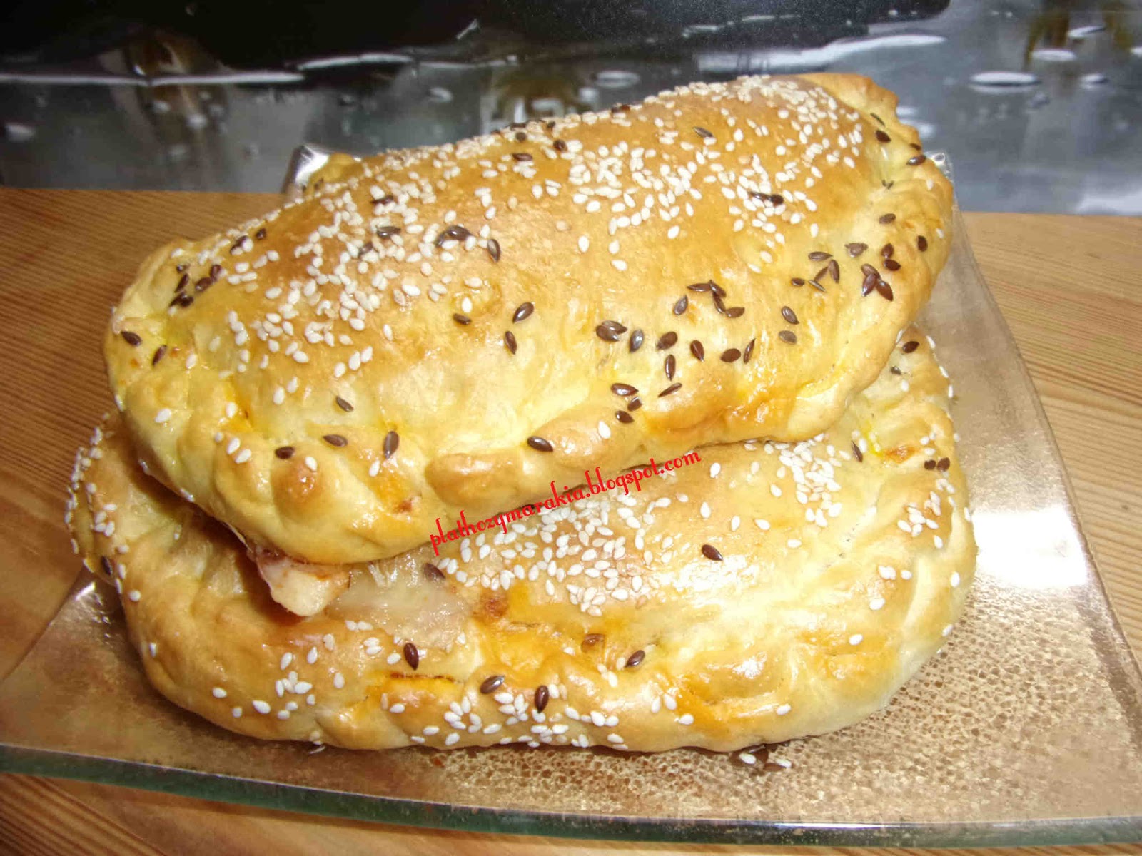 ΠΛΑΘΩ ΖΥΜΑΡΑΚΙΑ ΜΕ ΤΑ ΔΥΟ ΧΕΡΑΚΙΑ ..: ΠΙΤΣΑ CALZONE