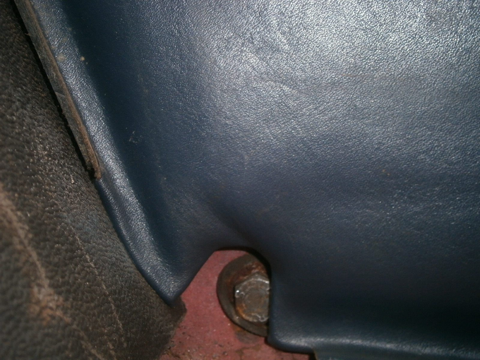 Lotus Excel Restoration: Installation of rear seatbelts Securon 200