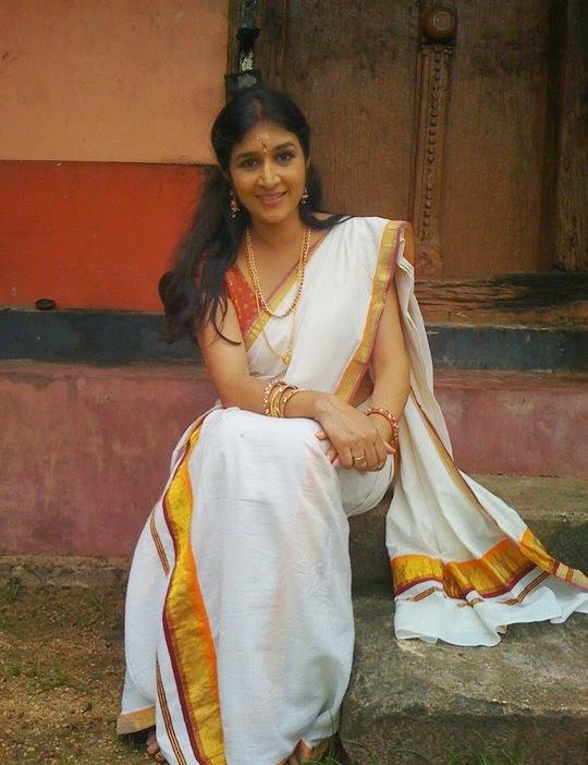 Malayalam Serial Actress Neena Kurup in Saree - Indian Heroin