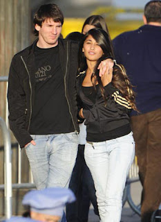 world sports player: MESSI WITH GIRL FRIEND