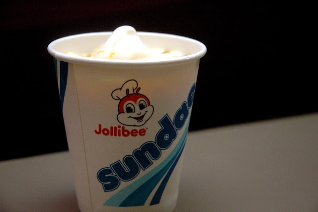 DUDE FOR FOOD: Peaches and Mangoes for a Sundae Twist: The New Jollibee ...