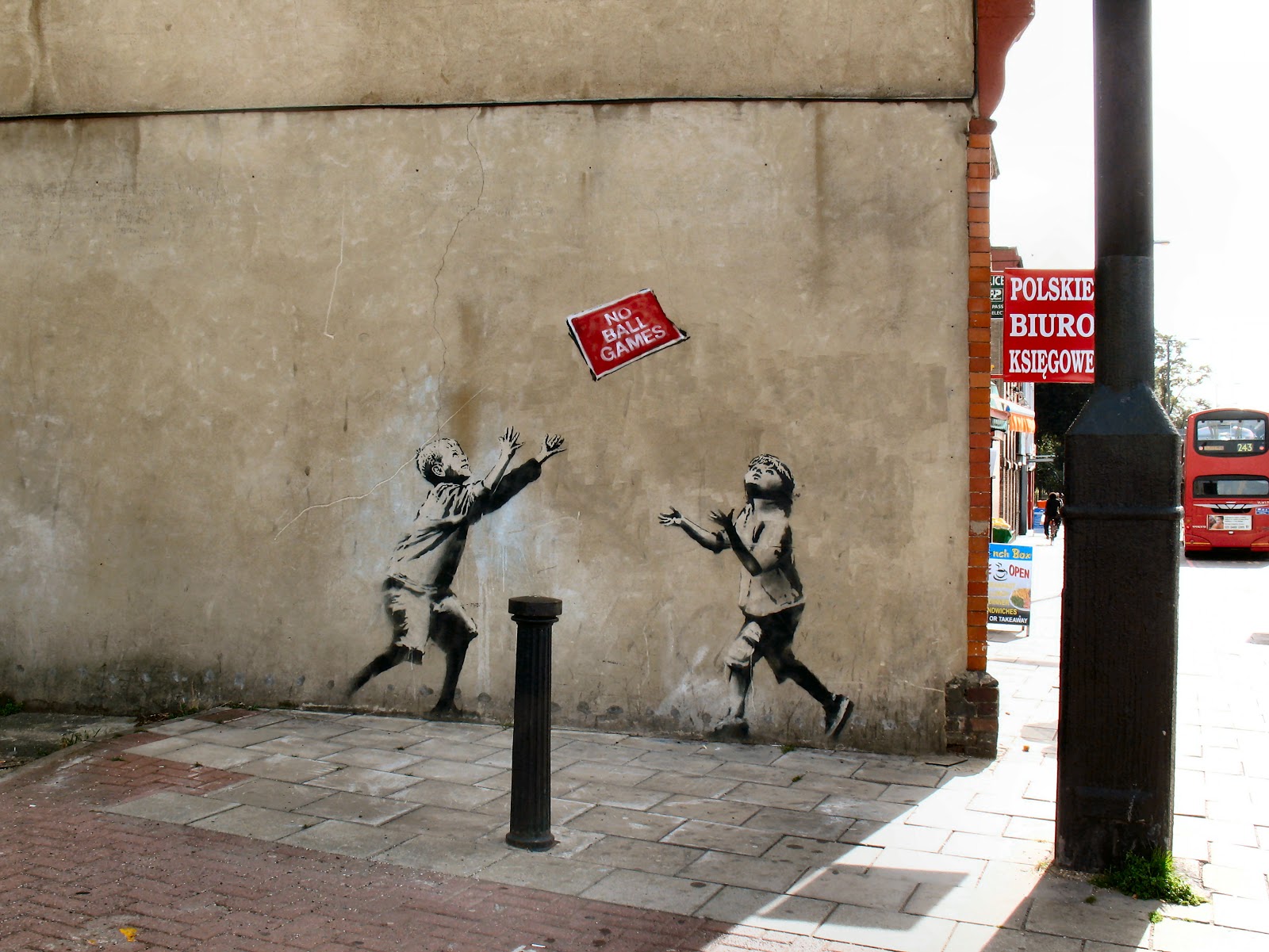 Marie Night And Day: BANKSY GRAFFEUR - STREET ART