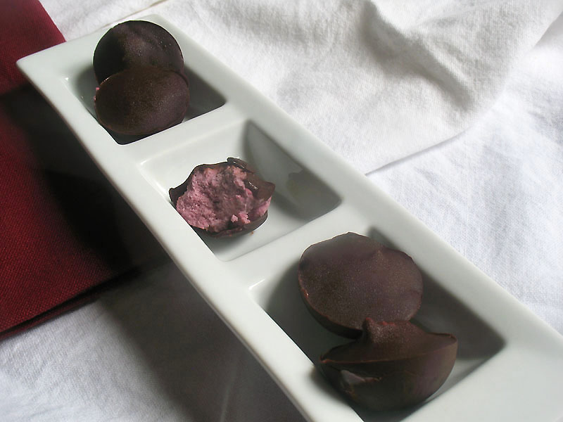 Cashew-Cream Filled Raspberry Chocolates | Lisa's Kitchen | Vegetarian ...