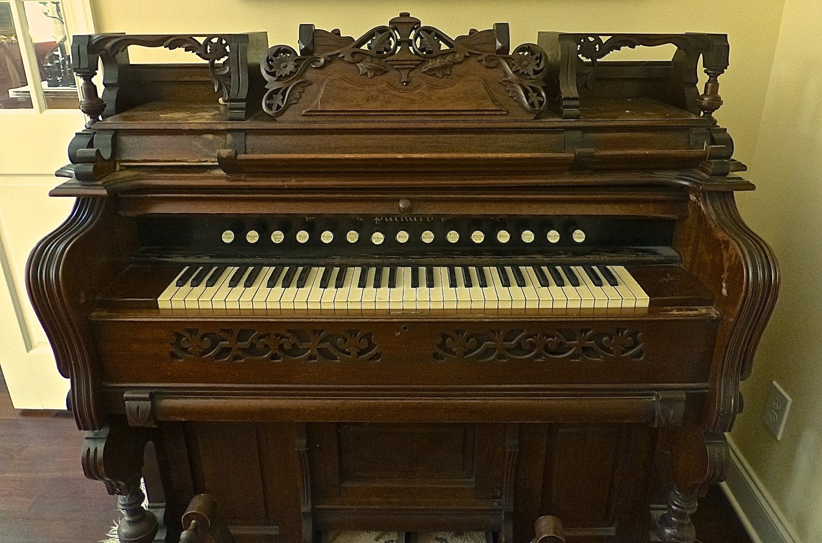 FROM HERE TO THERE AND BACK: OLD PACKARD ORGAN