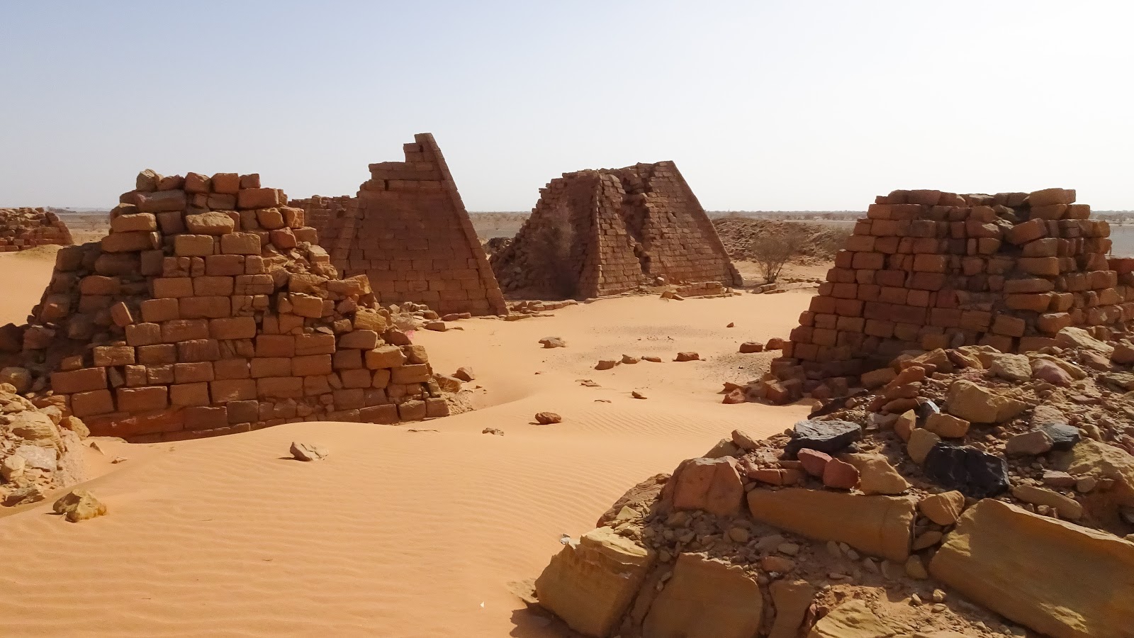 Sudan - Driving through the desert - Sven's Travel Venues
