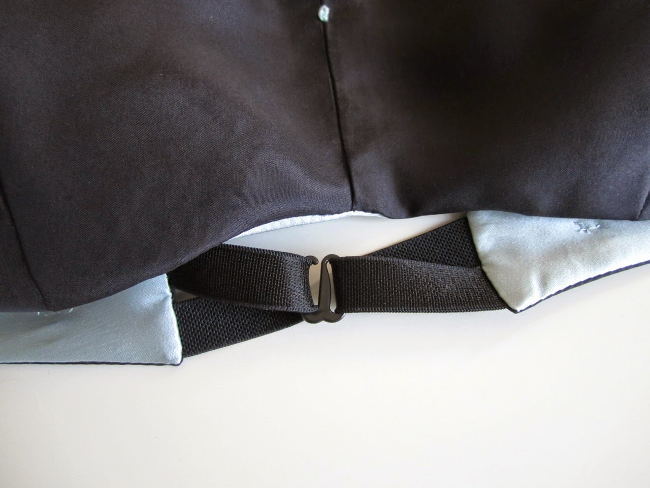 A Few Threads Loose: Sewing 610... Straps, Closures and a finished bra!