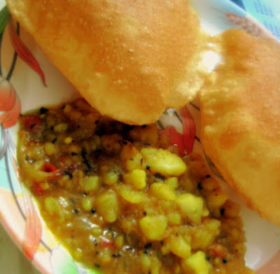 madhuri's kitchen: Poori Aloo Sabji / Poori Dumpala Koora / Poori ...