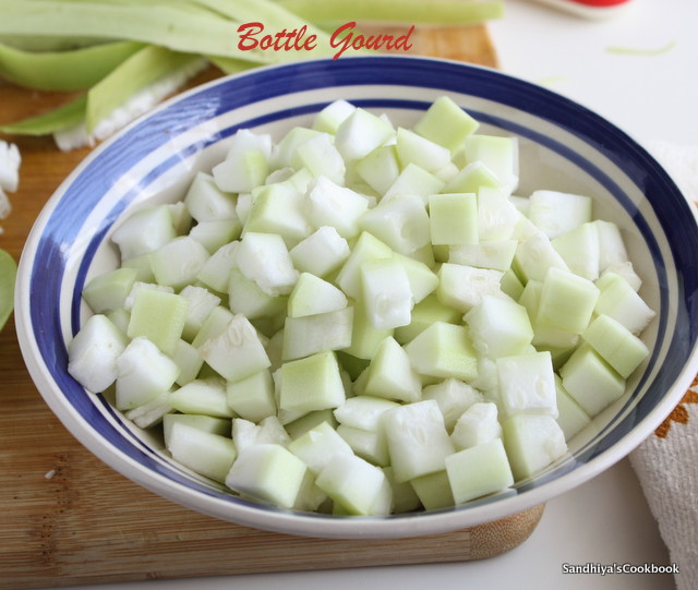 Sandhiya's Cookbook: How to clean & cut Bottle gourd | Sorekkai