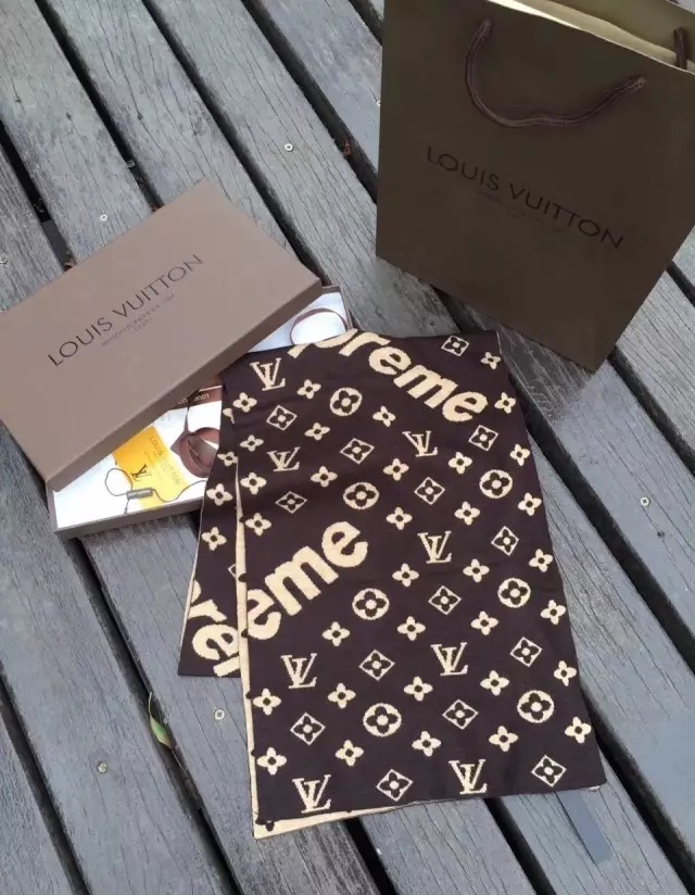Fkers999: Louis Vuitton x Supreme Scarf