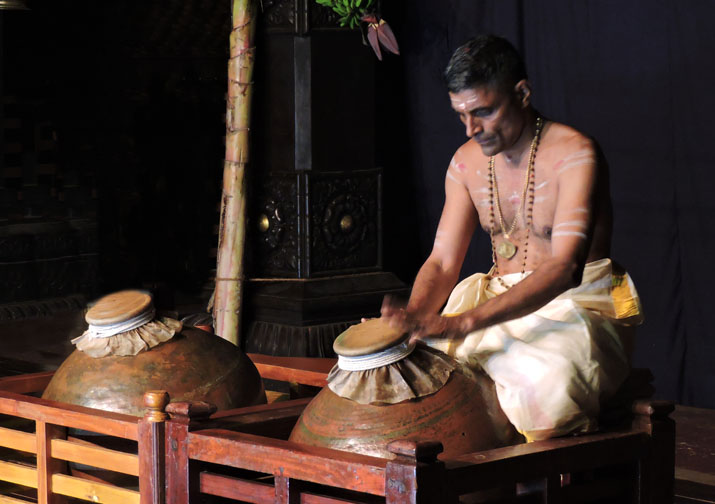 Honoring Mizhavu percussionist Panivadathilakam Kalamandalam Eswaranunni