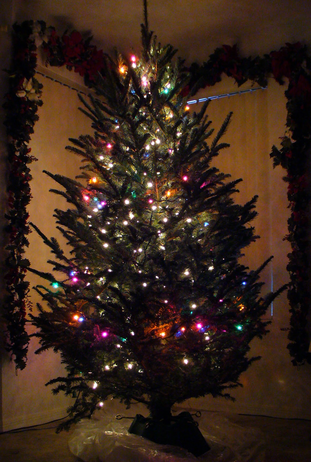 The Art of Lighting a Christmas Tree: Vertical vs. Horizontal - A ...